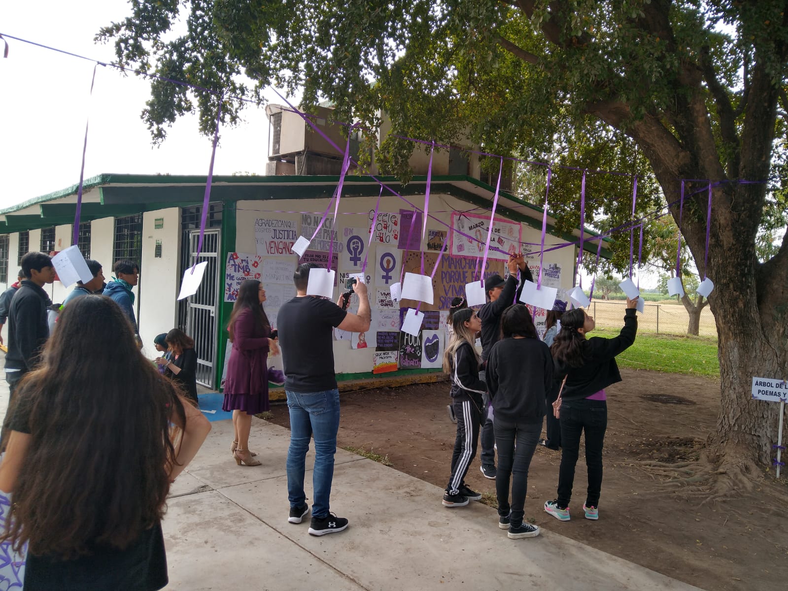 Marchan por el Día Internacional de la Mujer en Recoveco - Ríodoce