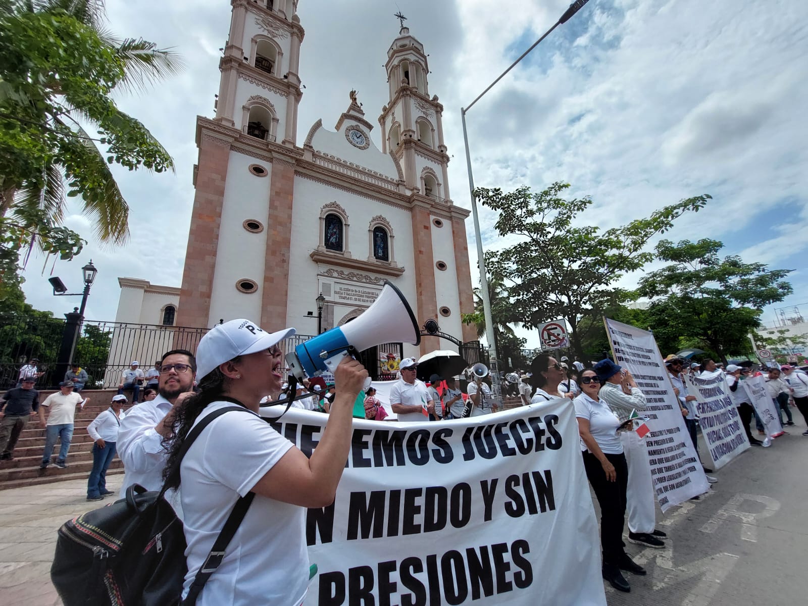 En Culiacán, marchan trabajadores del PJF en protesta contra la Reforma ...