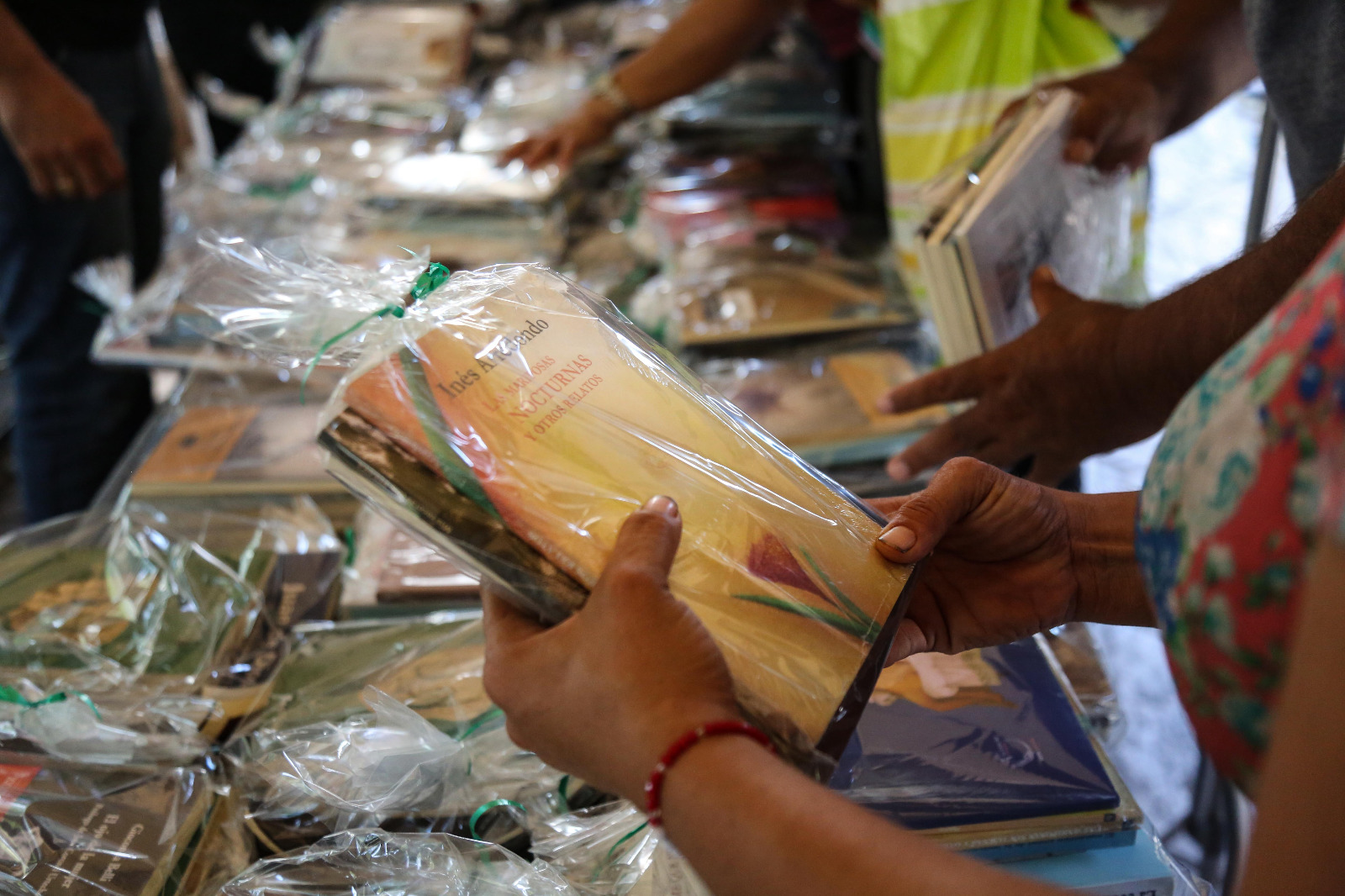 Regalan más de 300 paquetes de libros en jornada de fomento a la ...