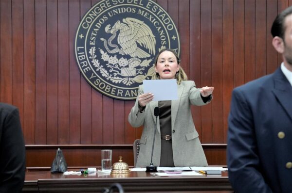 Sin notificarse al Pleno del Congreso, Yeraldine Bonilla tomó protesta ...