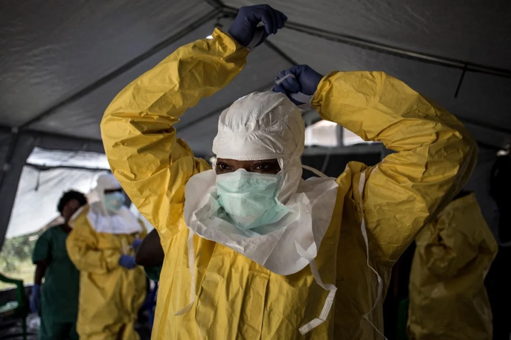 Confirman contagio de médico estadounidense en brote de ébola en El ...