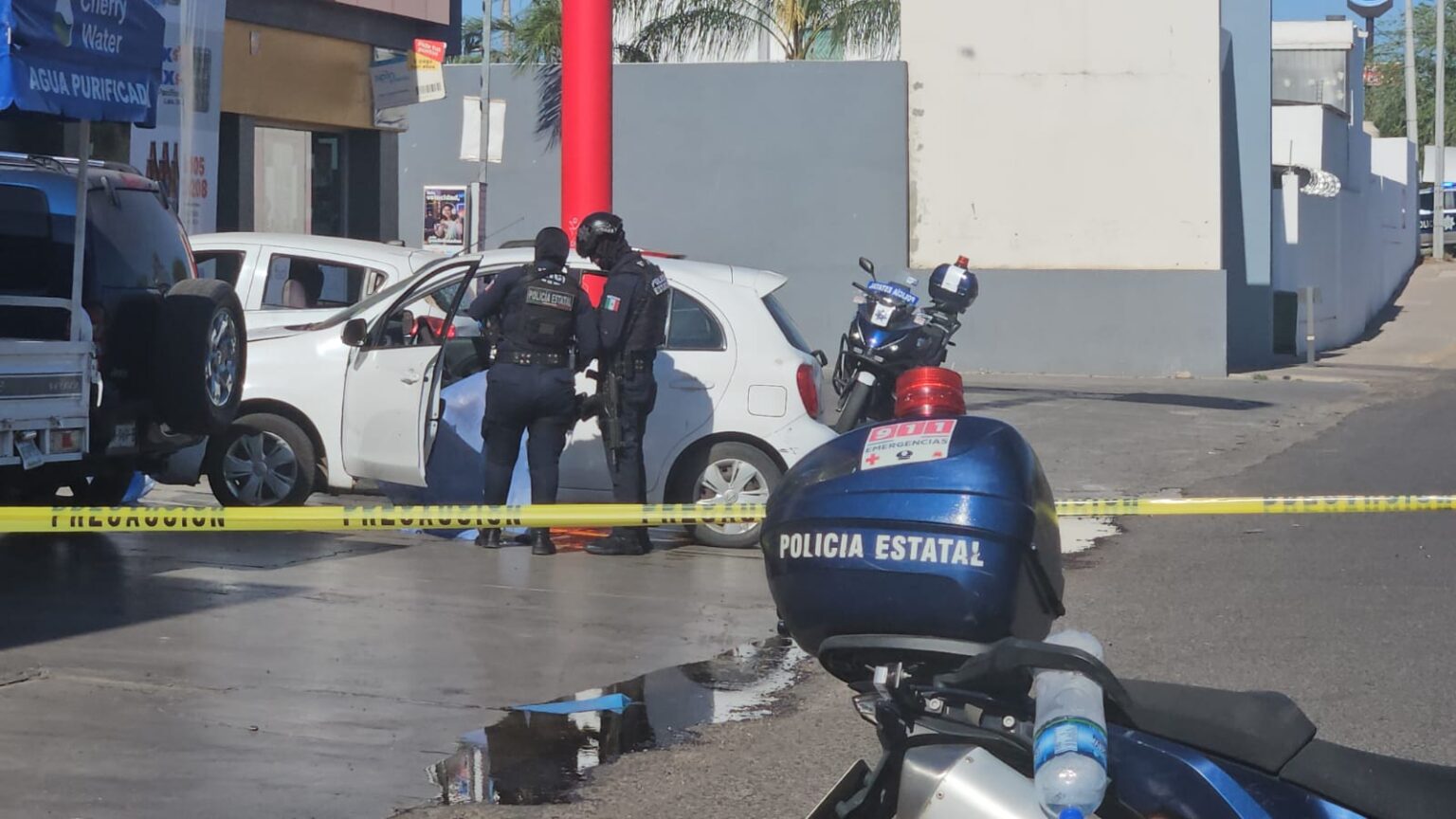 Matan a hombre en estacionamiento de plaza comercial en Valle Alto; dos ...
